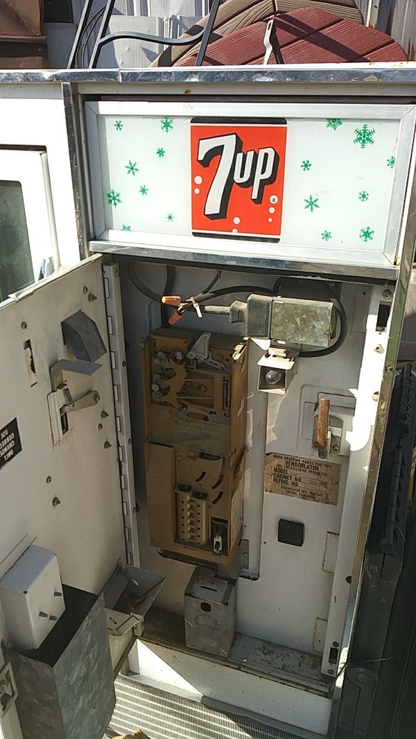 Vintage 7up machine for Sale in Phoenix, AZ - OfferUp