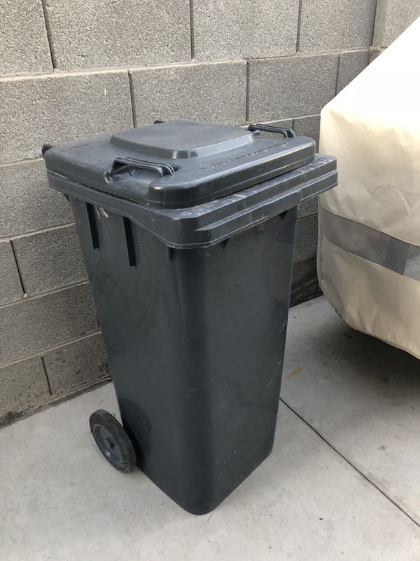 Trash can for Sale in Las Vegas, NV - OfferUp