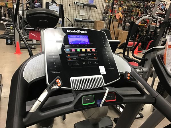 NordicTrack C900 Pro Folding Treadmill for Sale in Phoenix, AZ - OfferUp