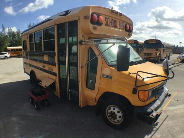 2006 Ford E-450 Handy Buses Auction for Sale in Doral, FL - OfferUp