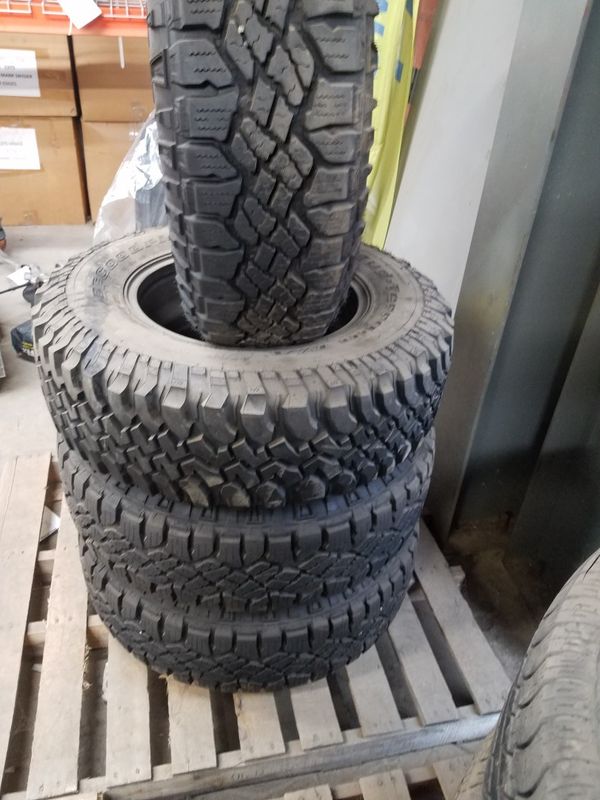 Jeep 17x7.5 set of wheels with goodyear wrangler tires.265-75-r17 for Sale in Allentown, PA ...