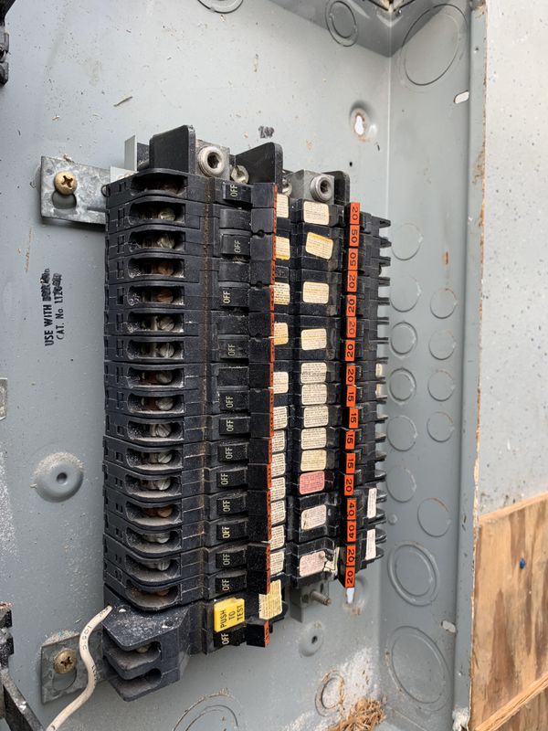Federal Pacific Electric (FPE) circuit breaker panel with Stab-Lok ...