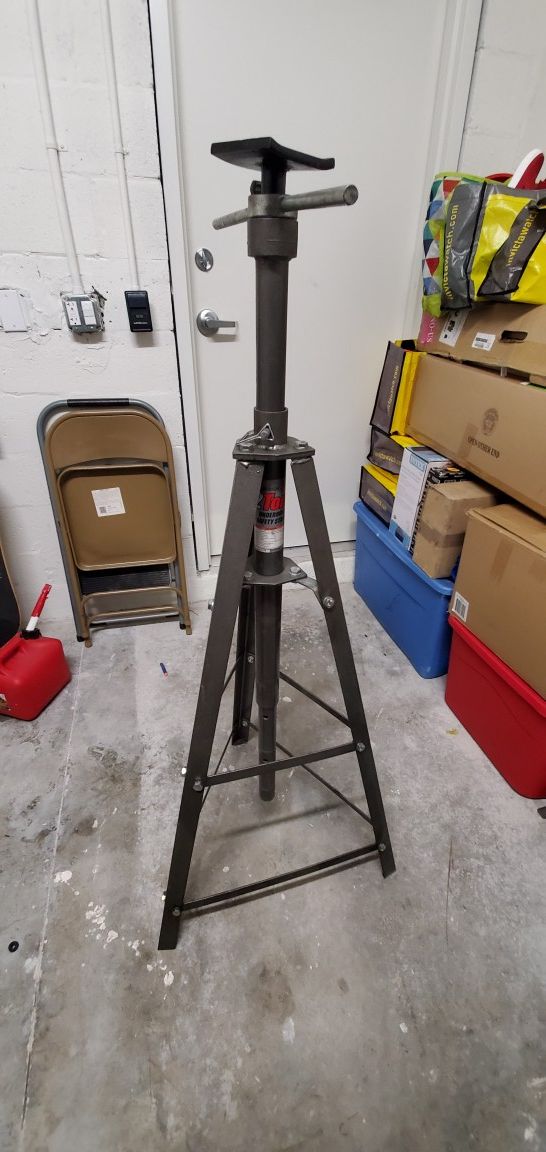 Screw jack stand for Sale in Fort Lauderdale, FL - OfferUp