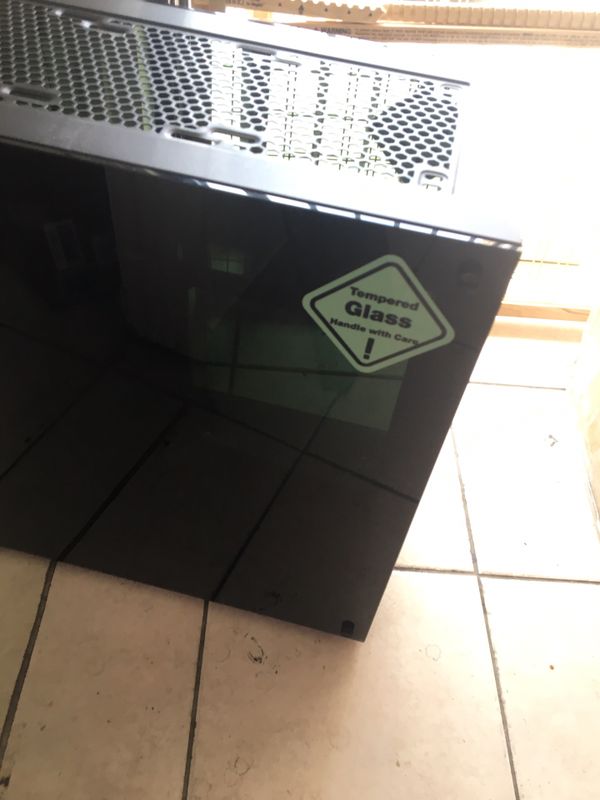 Computer tower. Broken in the back but still can be fix for Sale in Los ...