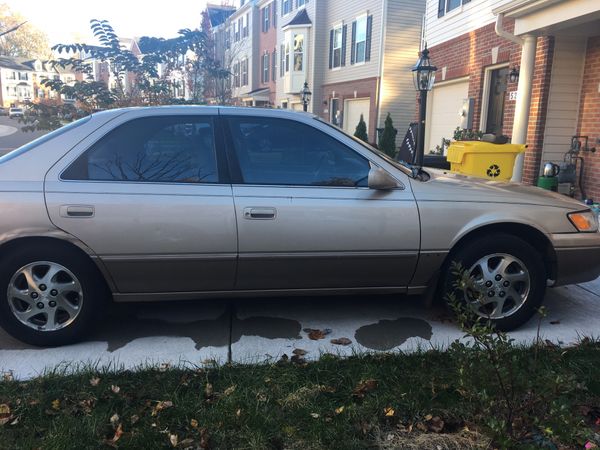 ‘97 Toyota Camry gold XLE V6 for Sale in Glen Burnie, MD - OfferUp