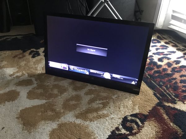 30 inch smart vizio tv very good condition for Sale in Houston, TX ...