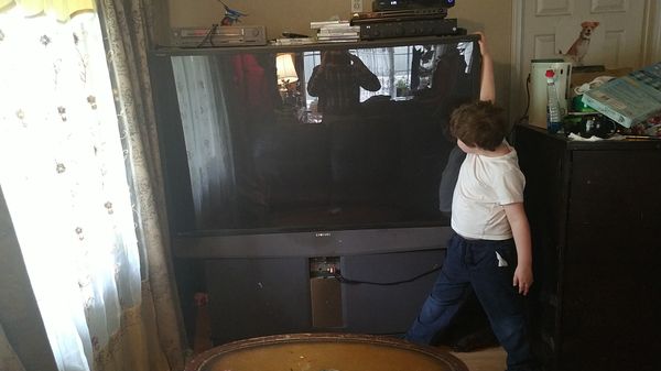 Free Large 69 Inch Screen Samsung HD TV with built in Sound System for ...