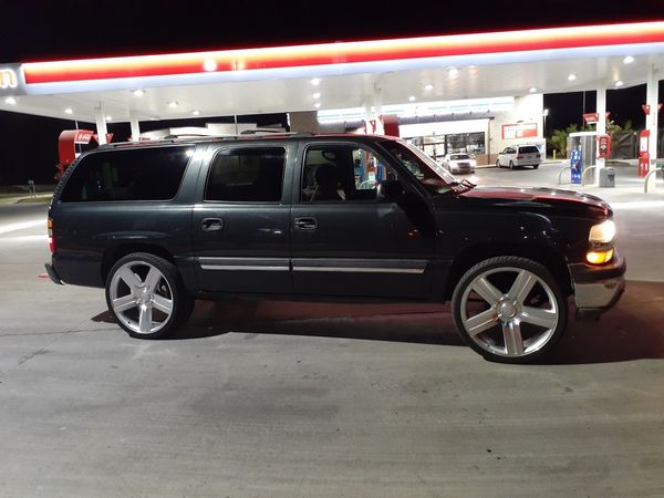 2004 Chevy suburban on 26s for Sale in San Antonio, TX - OfferUp